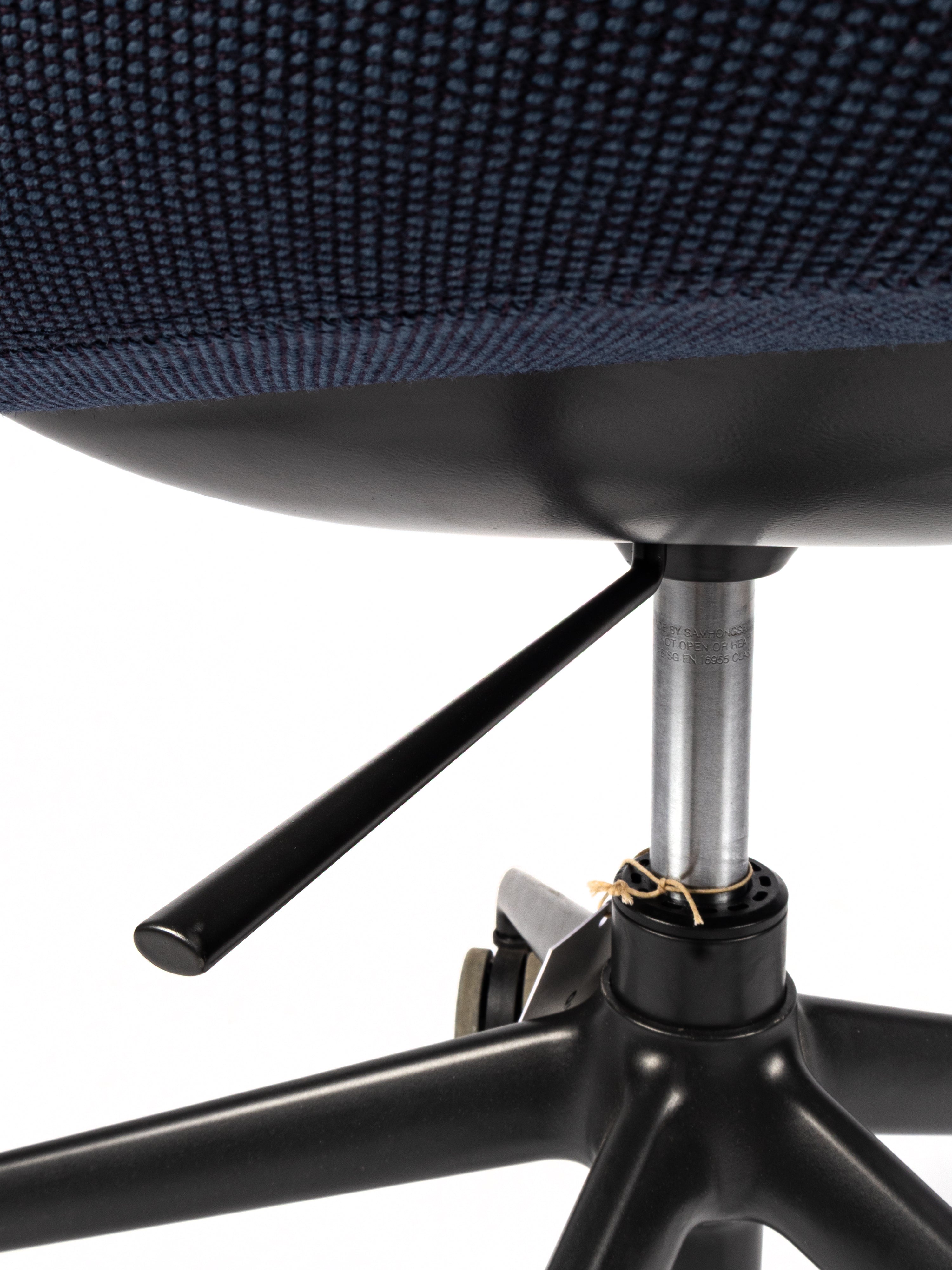 Muuto - Fiber Conference Armchair – Sella Mensa