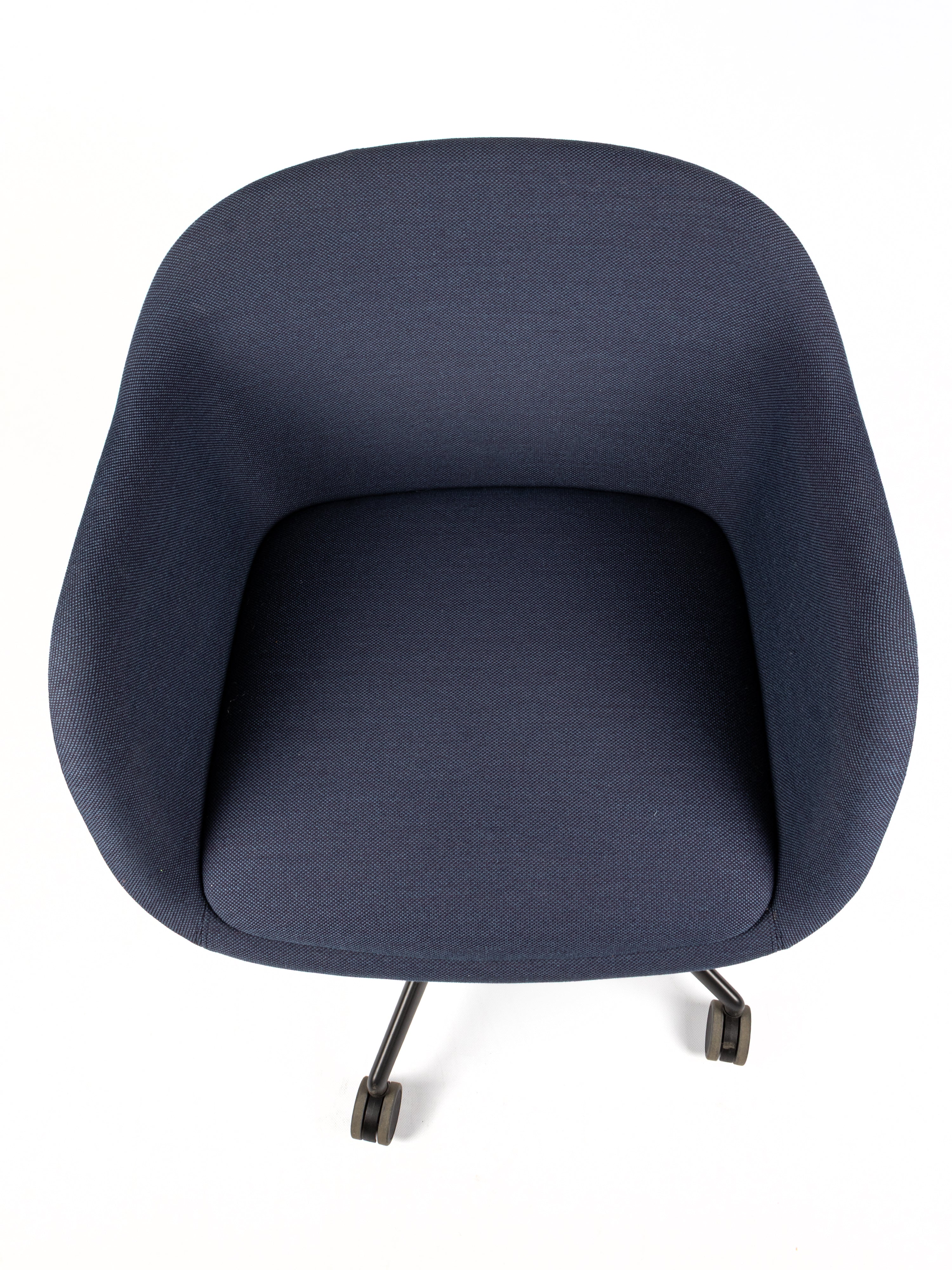Muuto - Fiber Conference Armchair – Sella Mensa